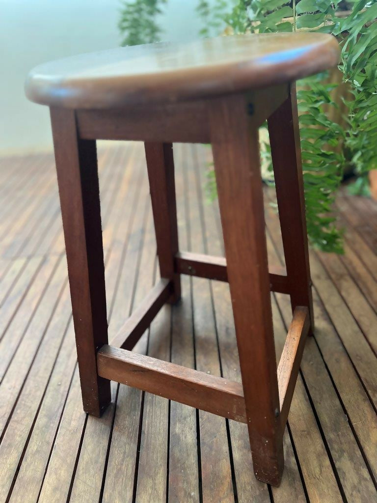 Banqueta em madeira maciça – Jardin Velharia