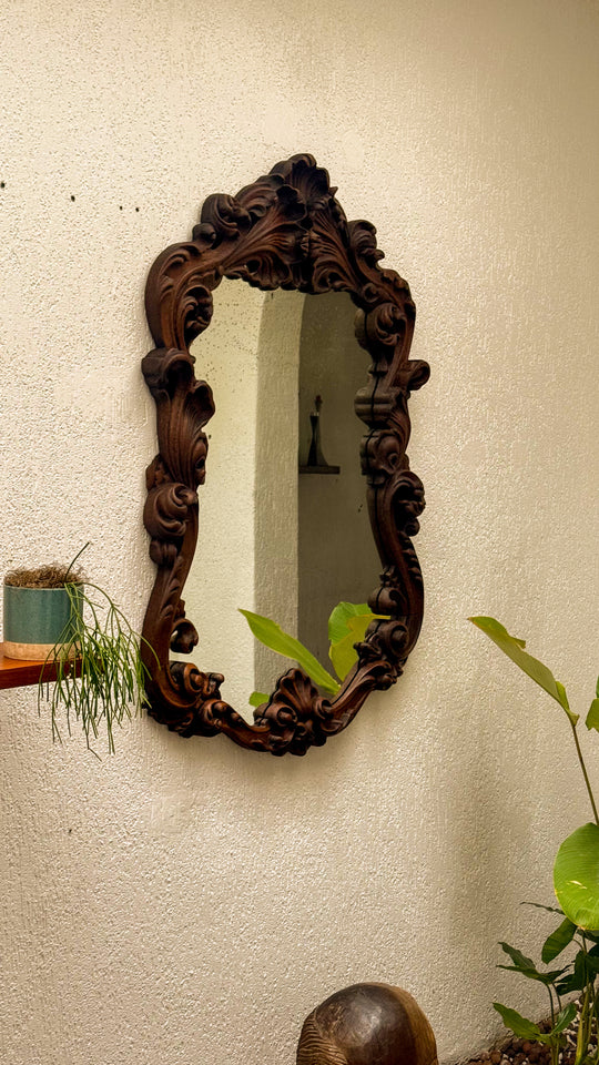 Antigo Espelho em madeira entalhada – Jardin Velharia