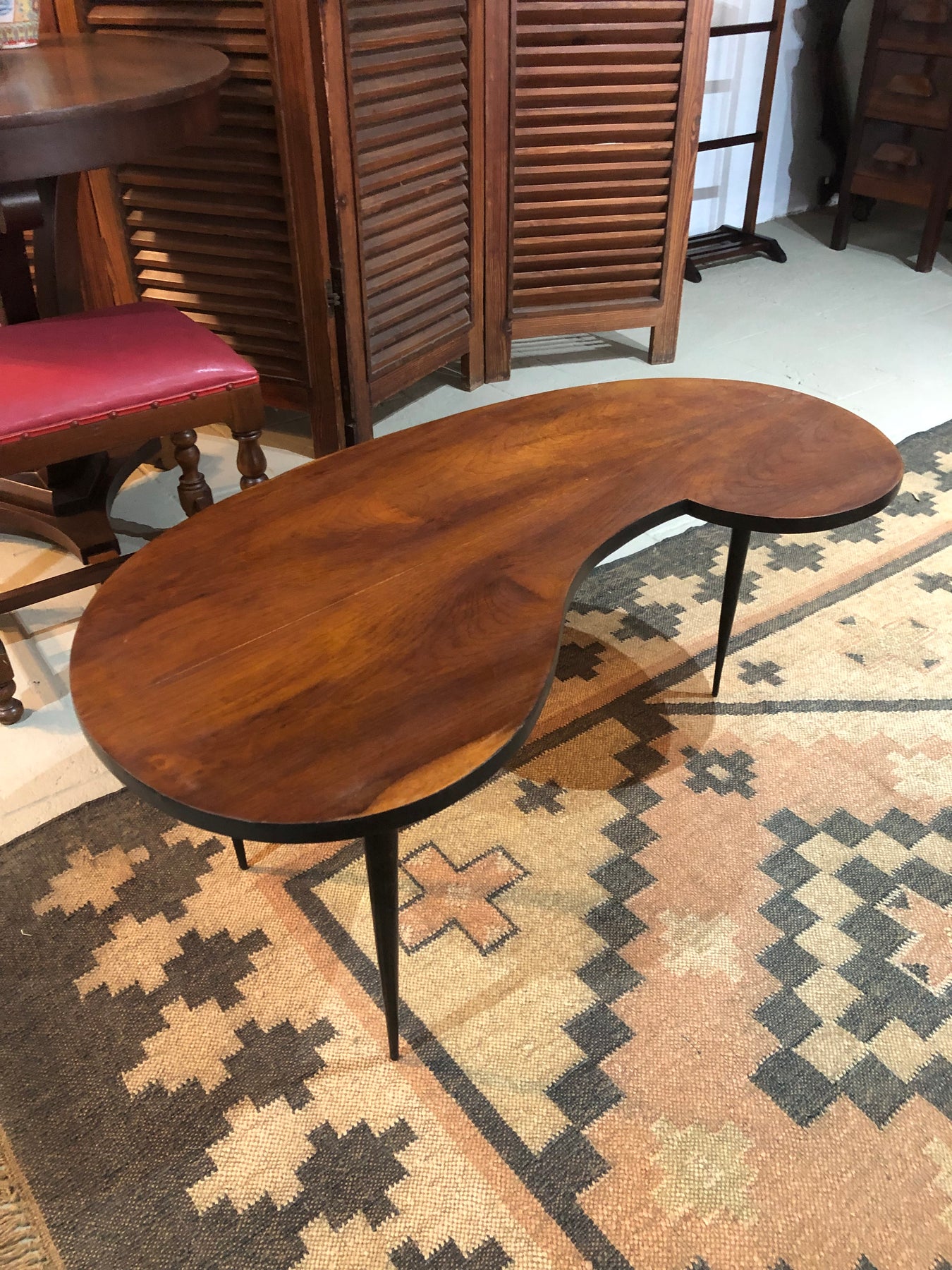 Mesa feijão de madeira e pés palito – Jardin Velharia