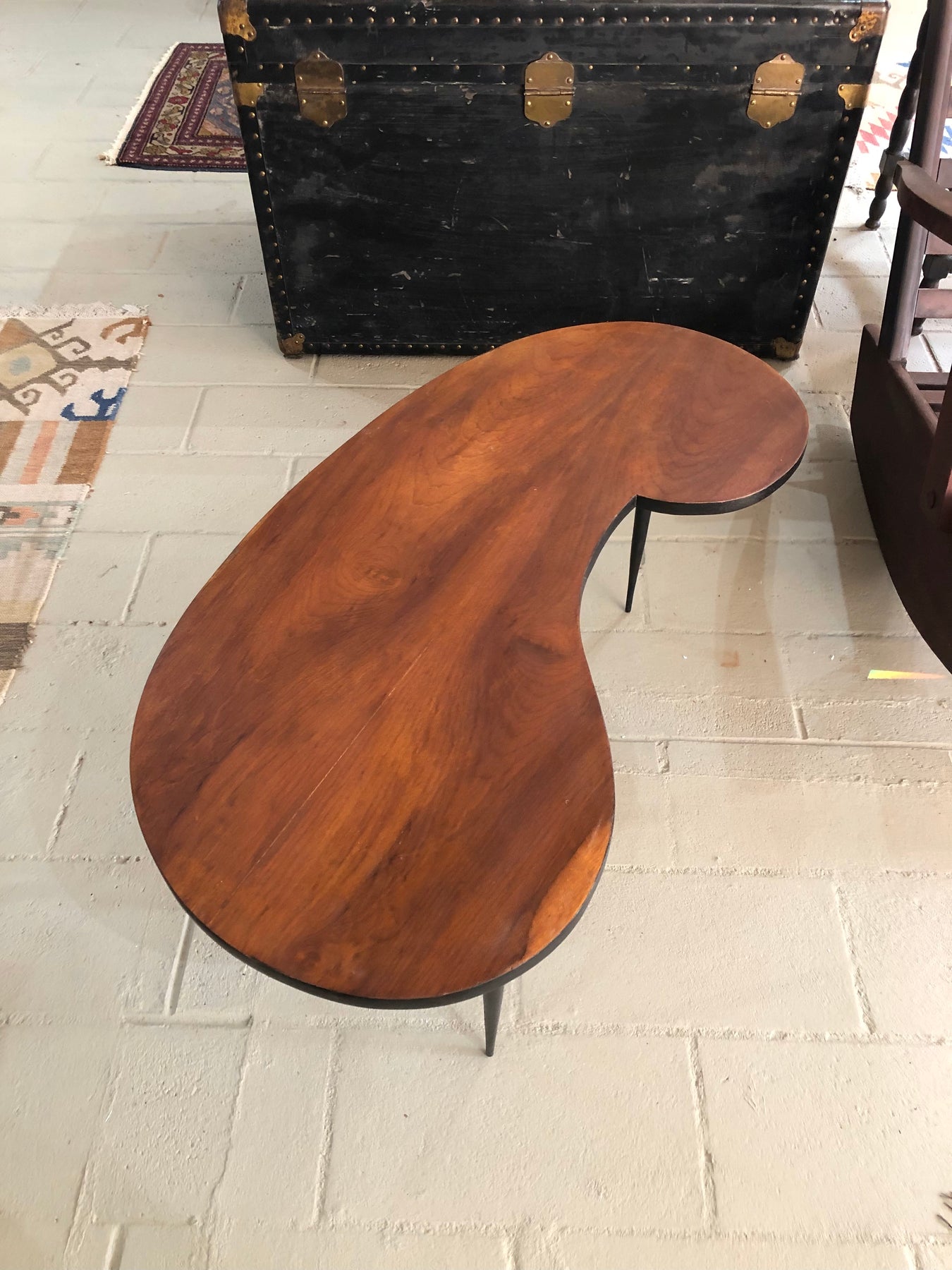 Mesa feijão de madeira e pés palito – Jardin Velharia