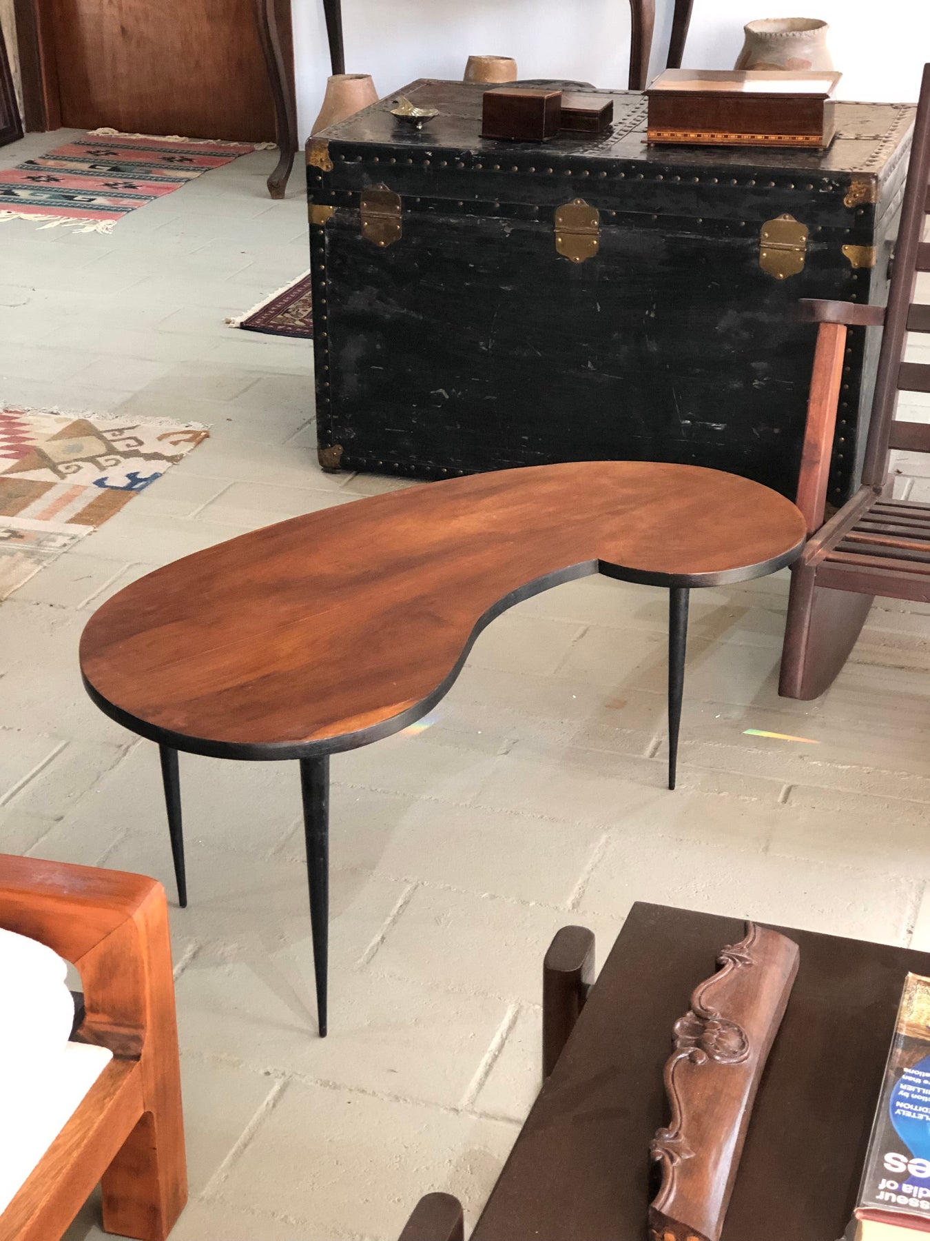 Mesa feijão de madeira e pés palito – Jardin Velharia